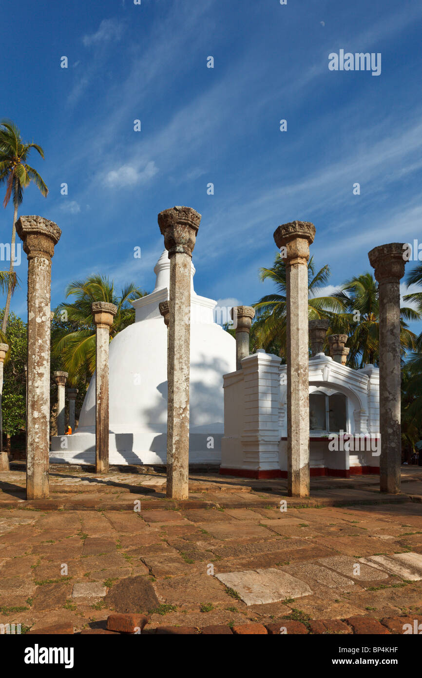 Buddha and dagoba hi-res stock photography and images - Alamy