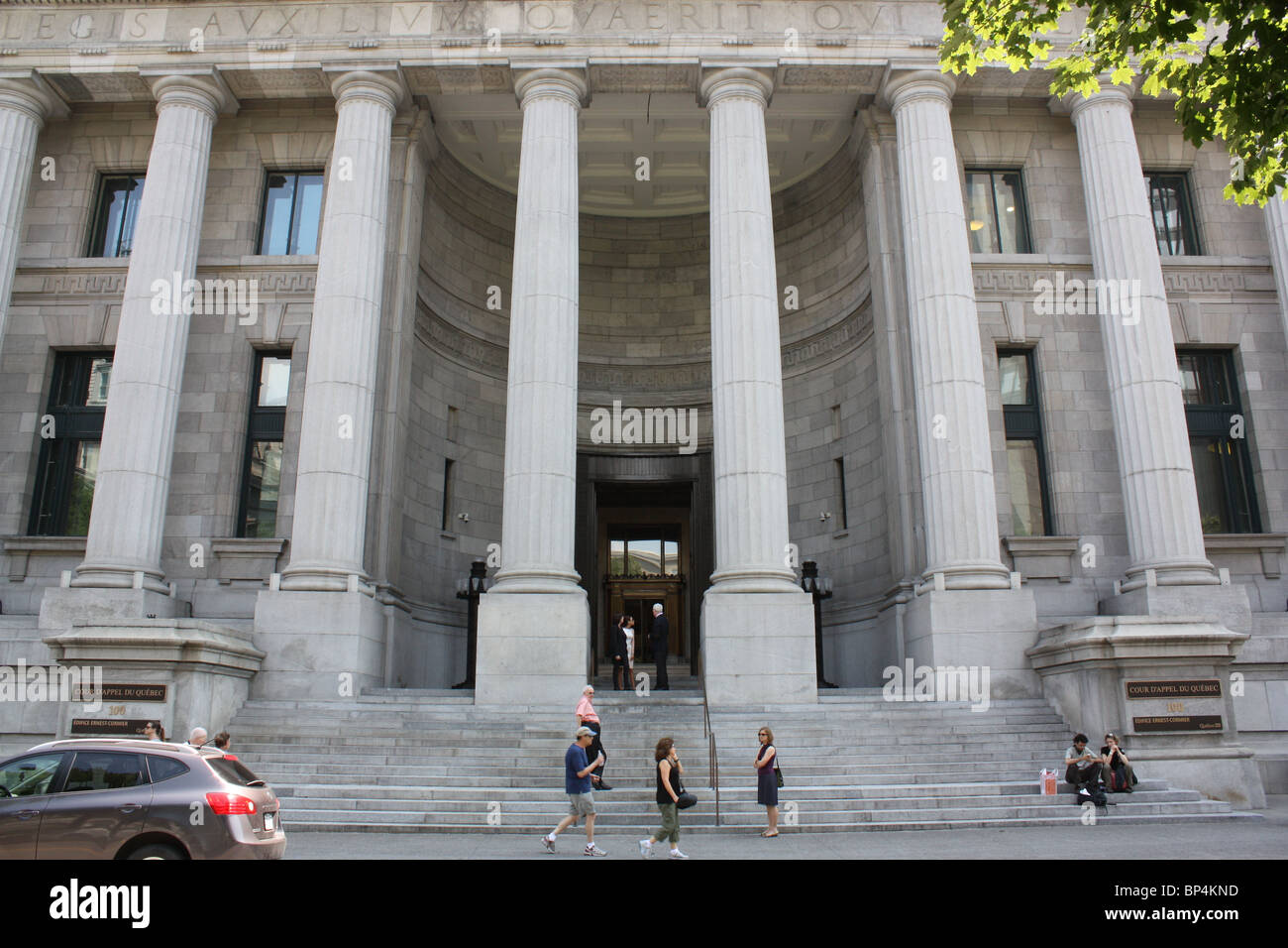 huge column building Stock Photo - Alamy