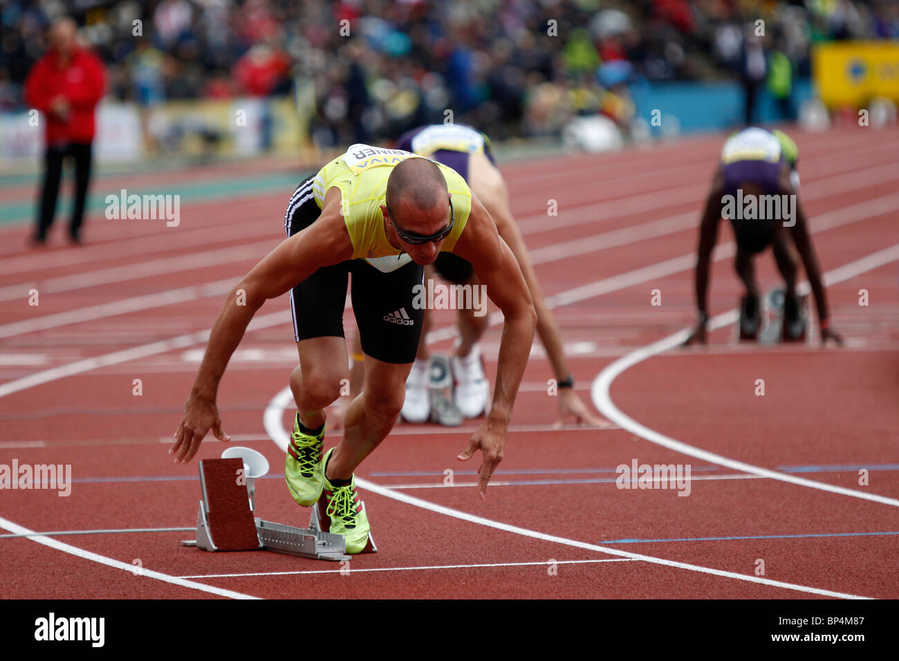 400m start hi-res stock photography and images - Alamy