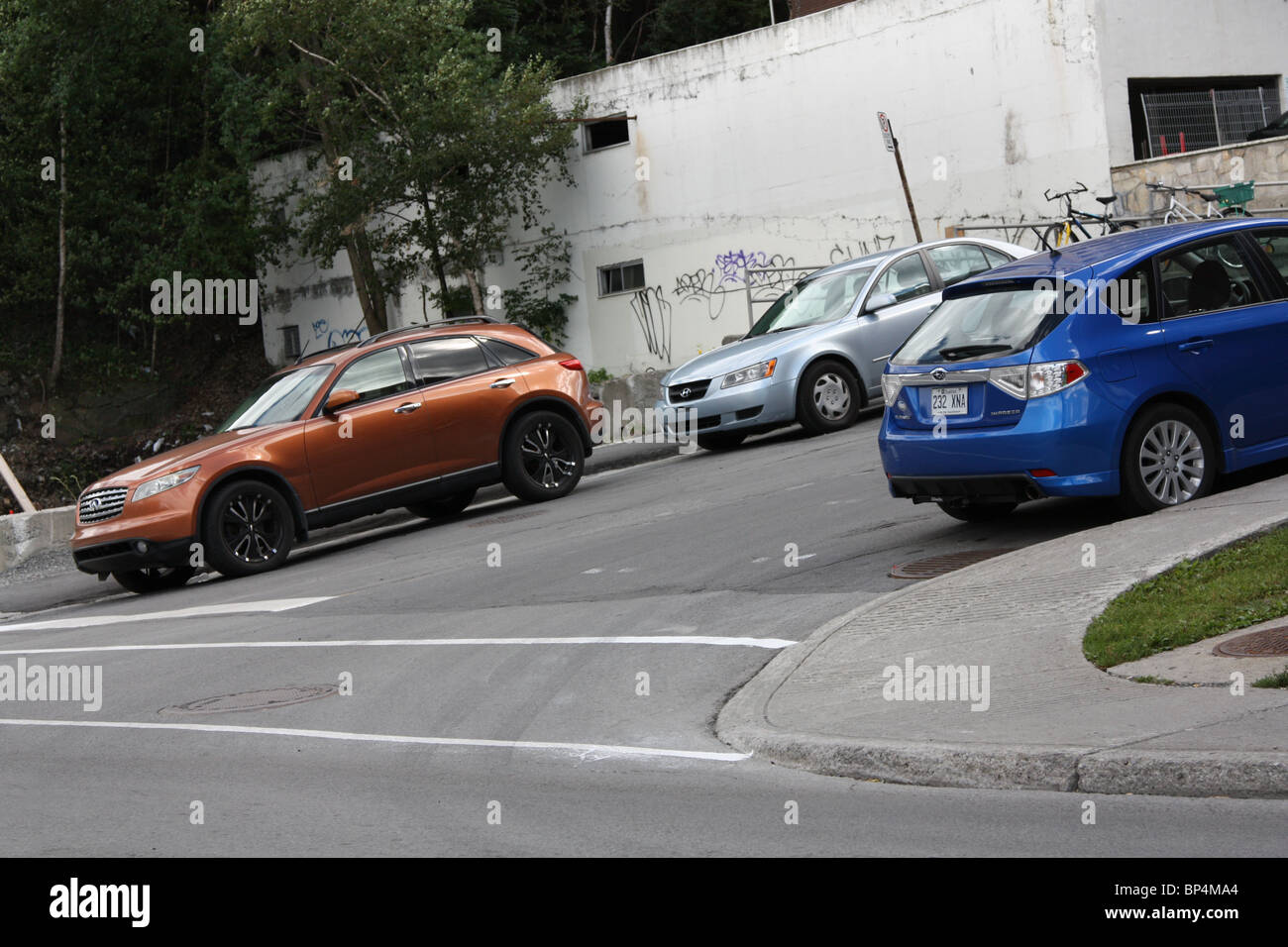 Car parked hi-res stock photography and images - Alamy