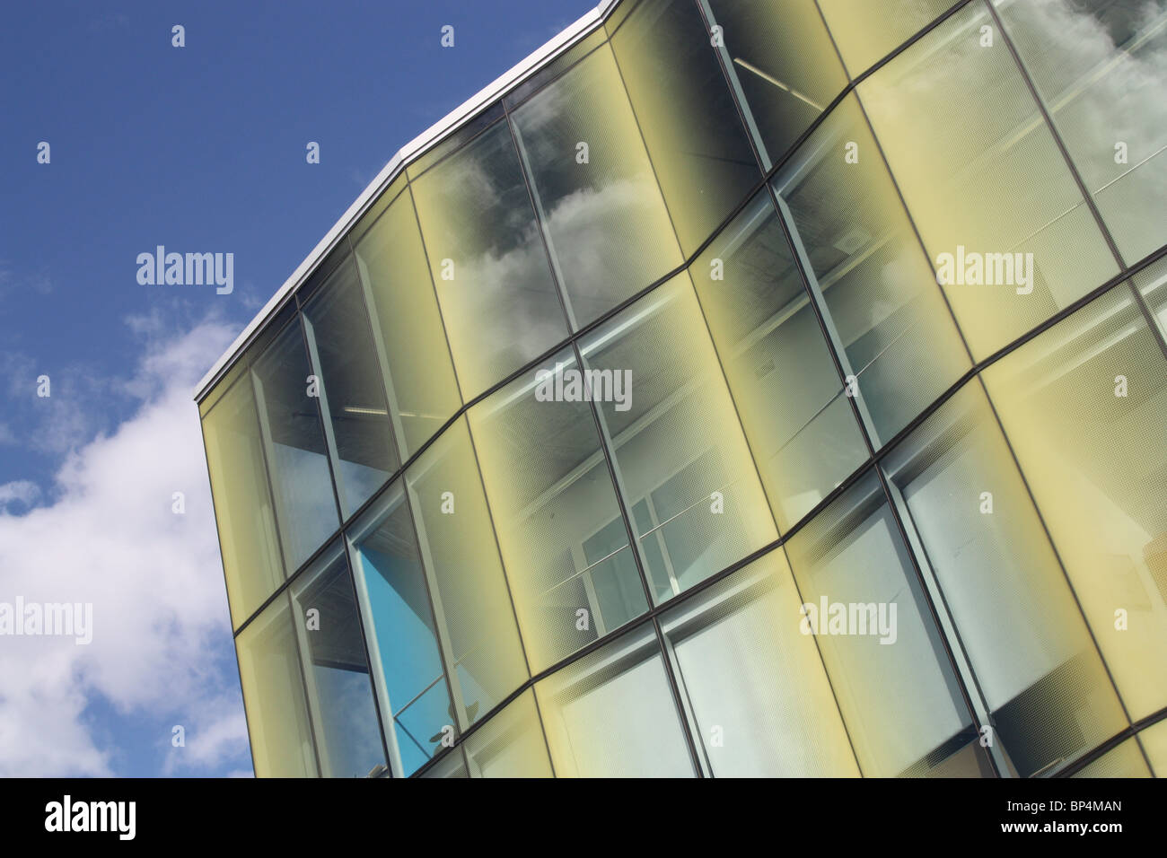 Glass building hi-res stock photography and images - Alamy
