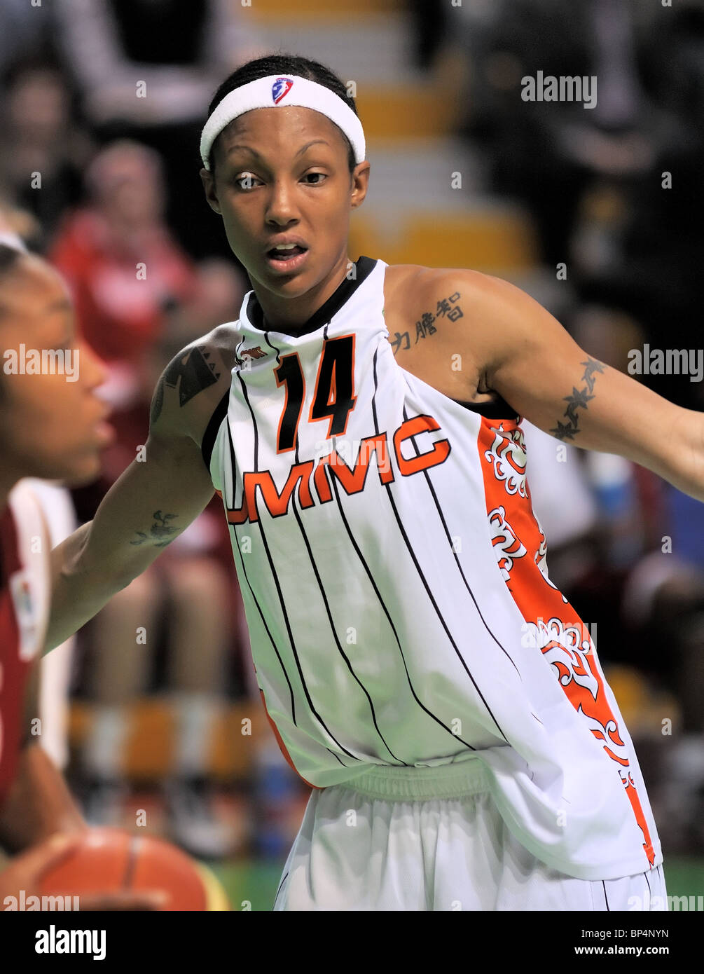 Deanna Nolan #14 in defence Stock Photo - Alamy