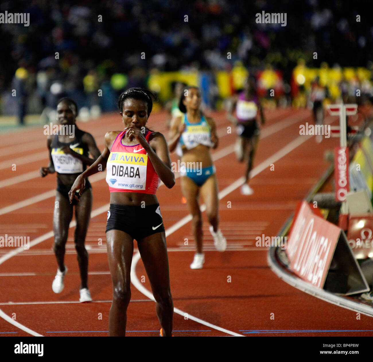 Tirunesh DIBABA winning the 5000m race at Aviva London Grand Prix ...