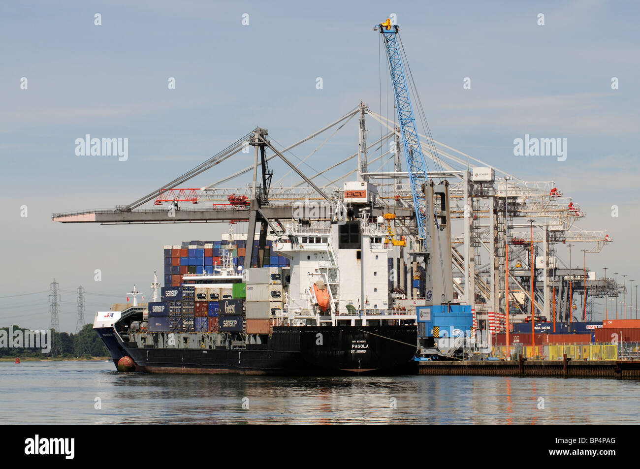 Container feeder vessels hi-res stock photography and images - Alamy