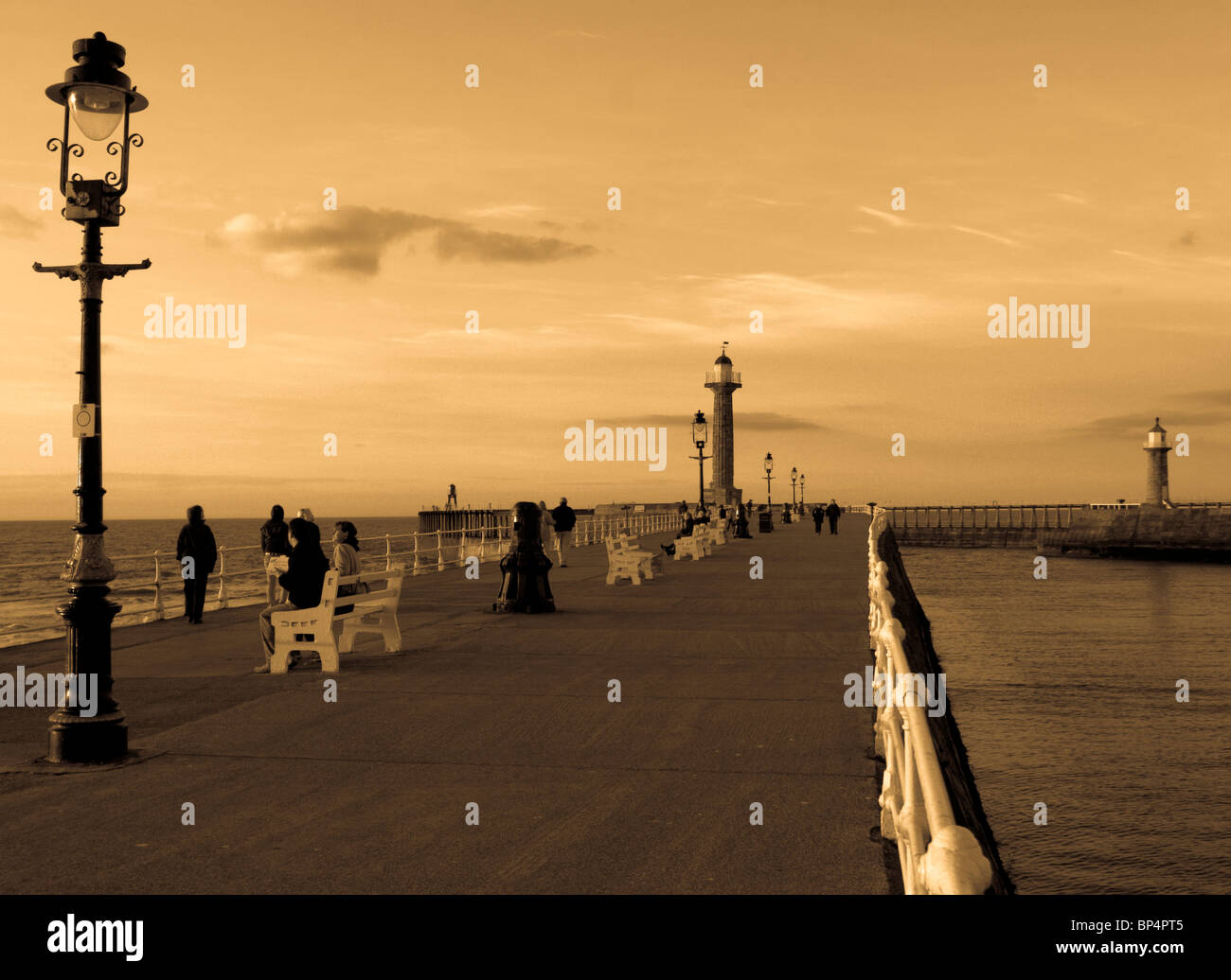 Whitby east and west piers hi-res stock photography and images - Alamy