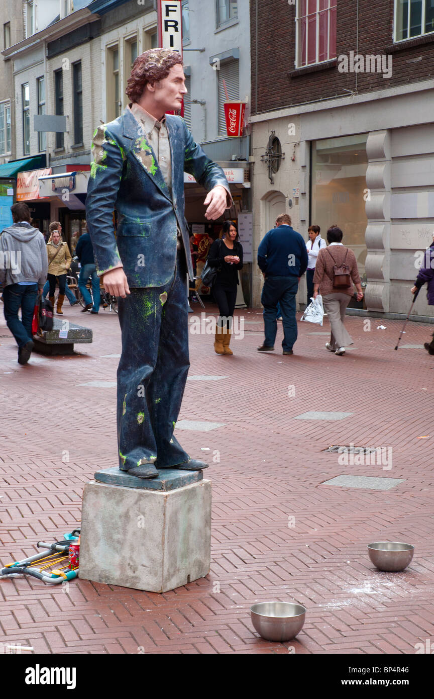 Human Statue. Crossing Demer, Rechterstraat, and Vrijstraat, Eindhoven ...