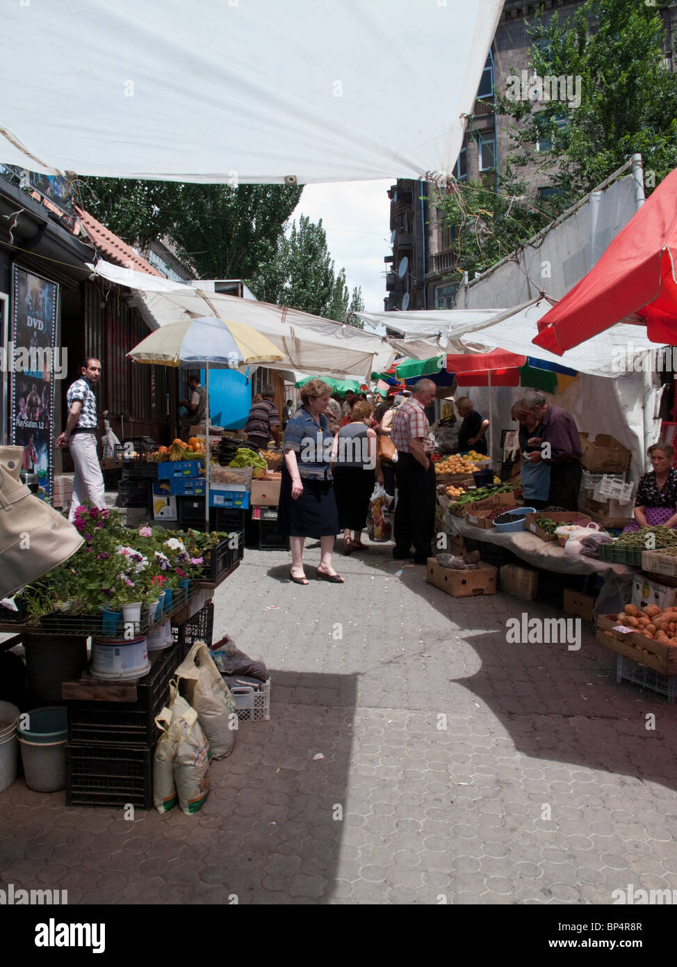 Yerevan street hi-res stock photography and images - Alamy