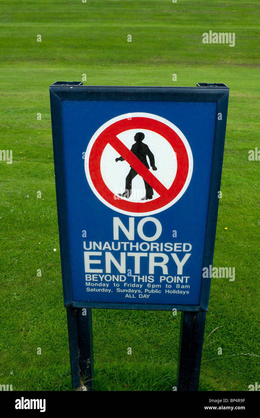 No entry beyond this point sign hi-res stock photography and images - Alamy