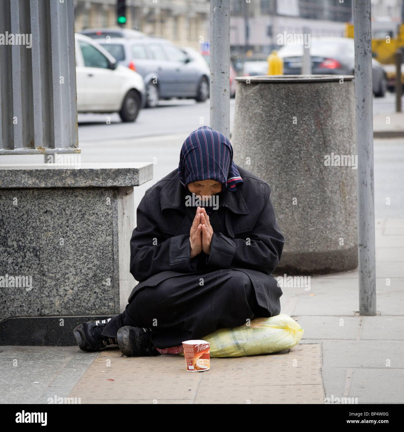 Begging social issues hi-res stock photography and images - Alamy