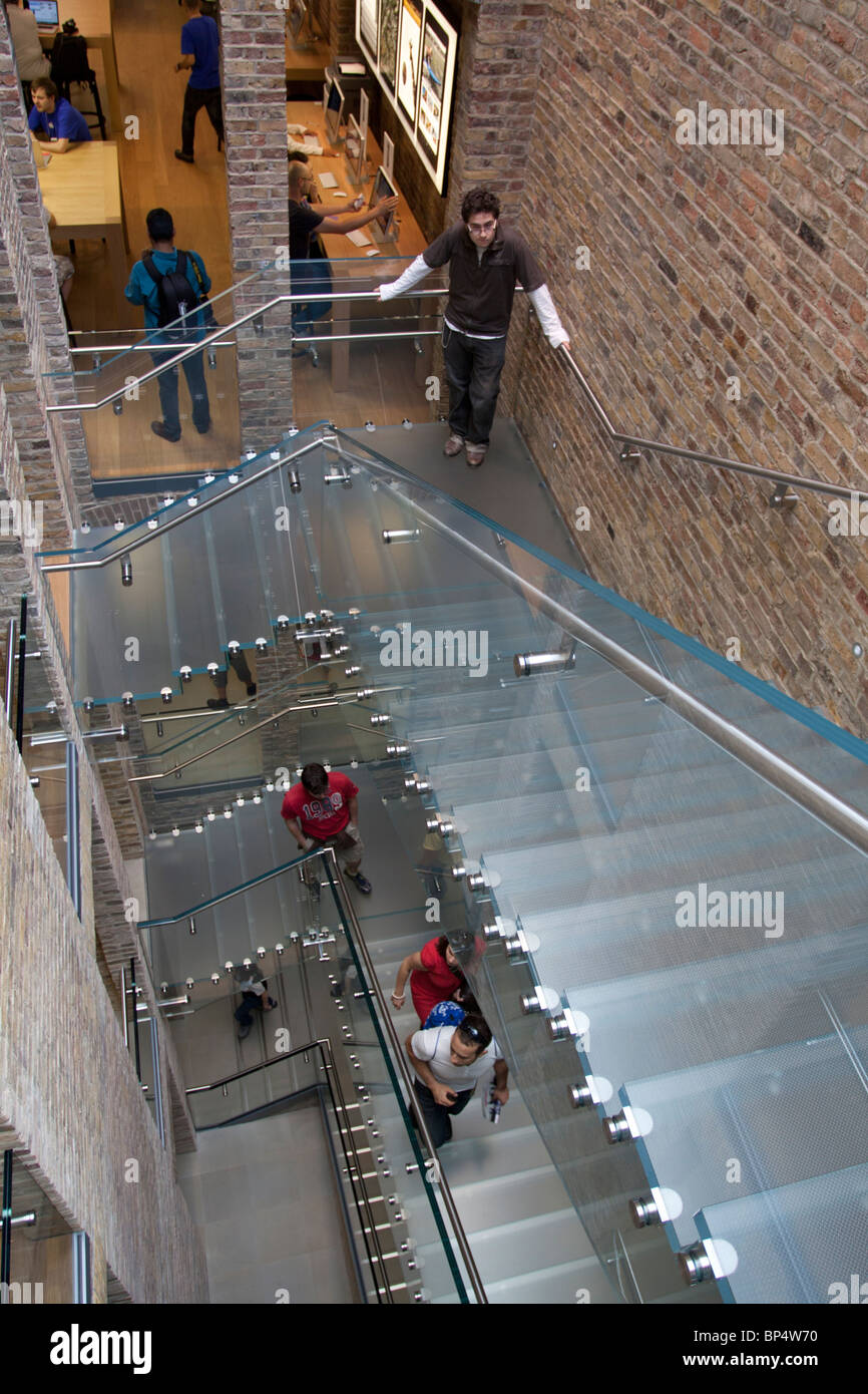 Apple store stairs hi-res stock photography and images - Alamy