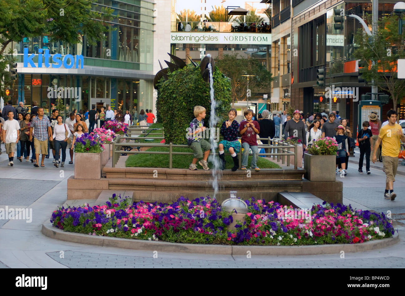 Santa monica place third street hi-res stock photography and images - Alamy