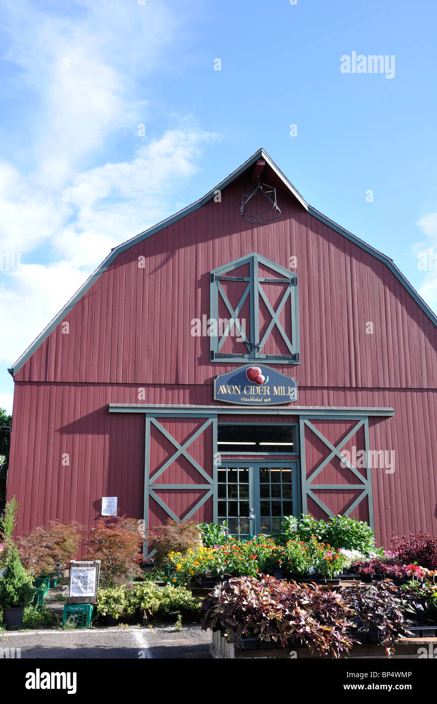 Apple cider mill hi-res stock photography and images - Alamy