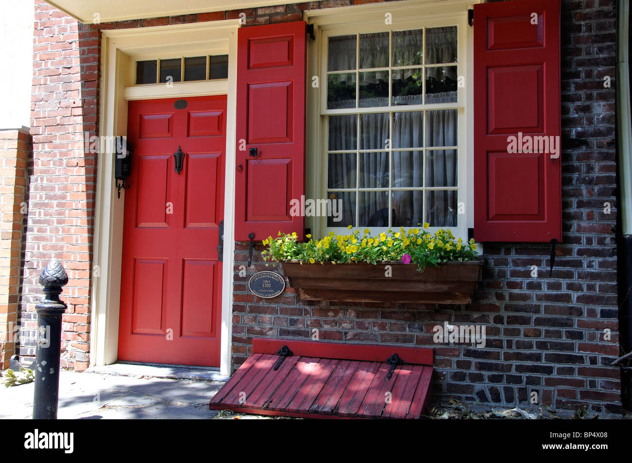 Elfreth Alley, - the oldest still inhabited street in Philadelphia ...