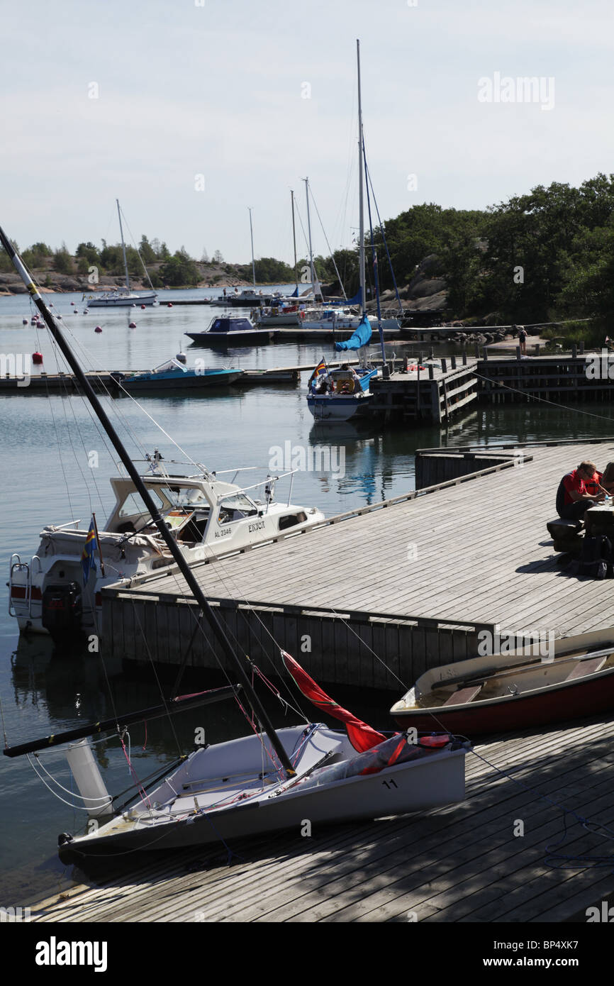 Sailing boats and wooden rowing boats docked at Rödhamn at the ...