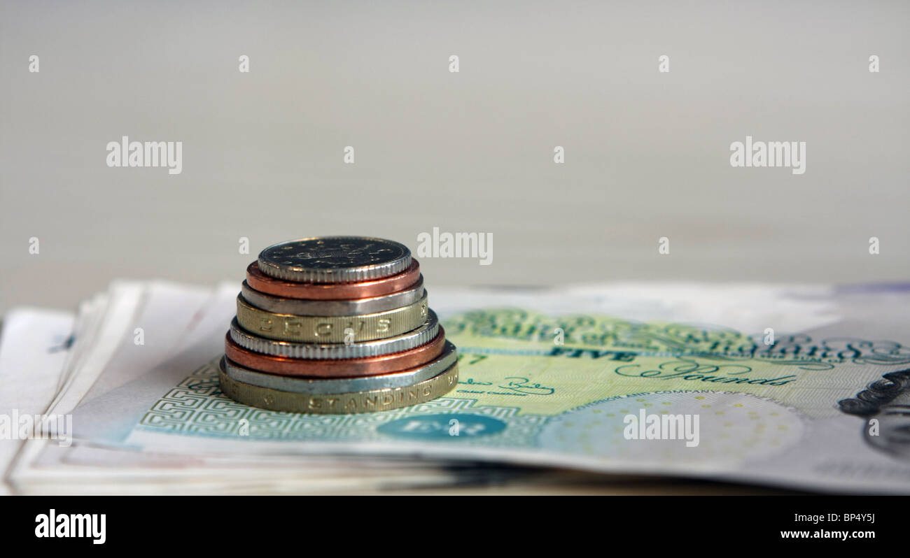 Pound coins and notes side view hi-res stock photography and images - Alamy