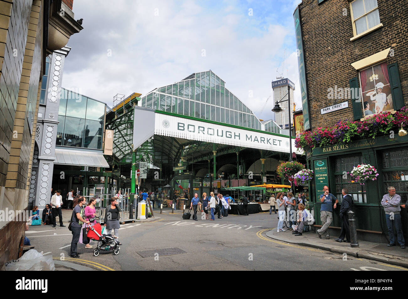 Southwark busy street hi-res stock photography and images - Alamy
