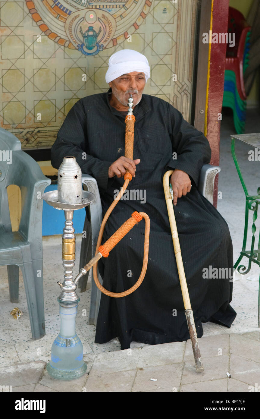 smoking a sheesha water pipe in Cairo Egypt Stock Photo - Alamy