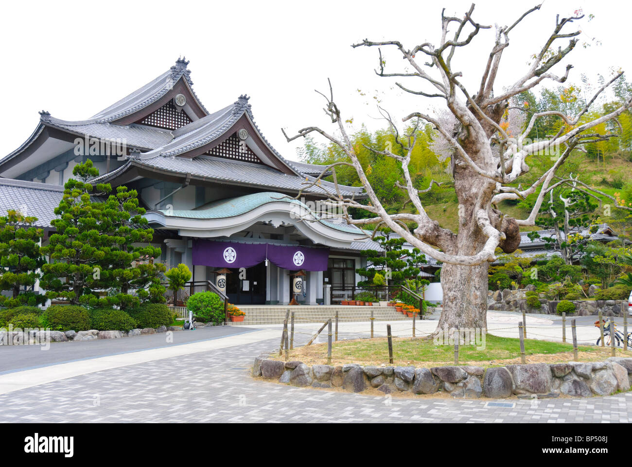 Tenri worship hi-res stock photography and images - Alamy