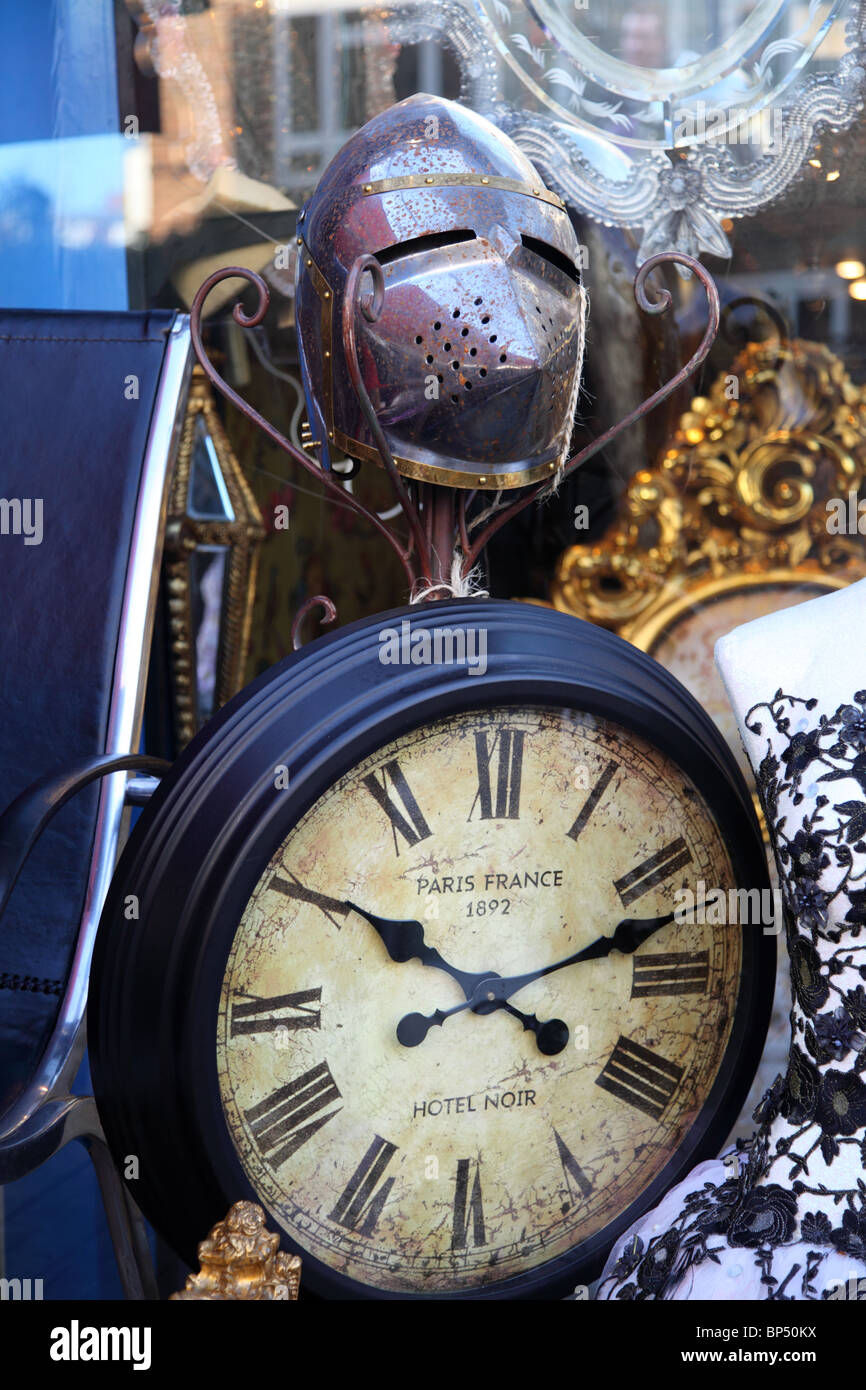 London road clock hi-res stock photography and images - Alamy