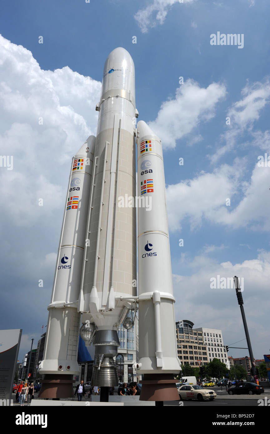 Ariane rocket hi-res stock photography and images - Alamy