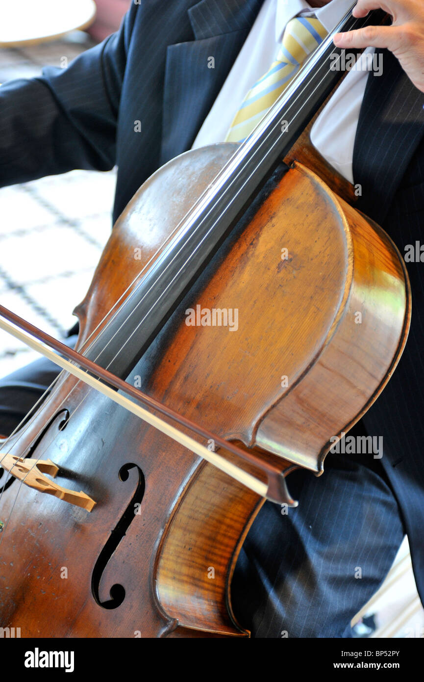 man playing cello Stock Photo - Alamy