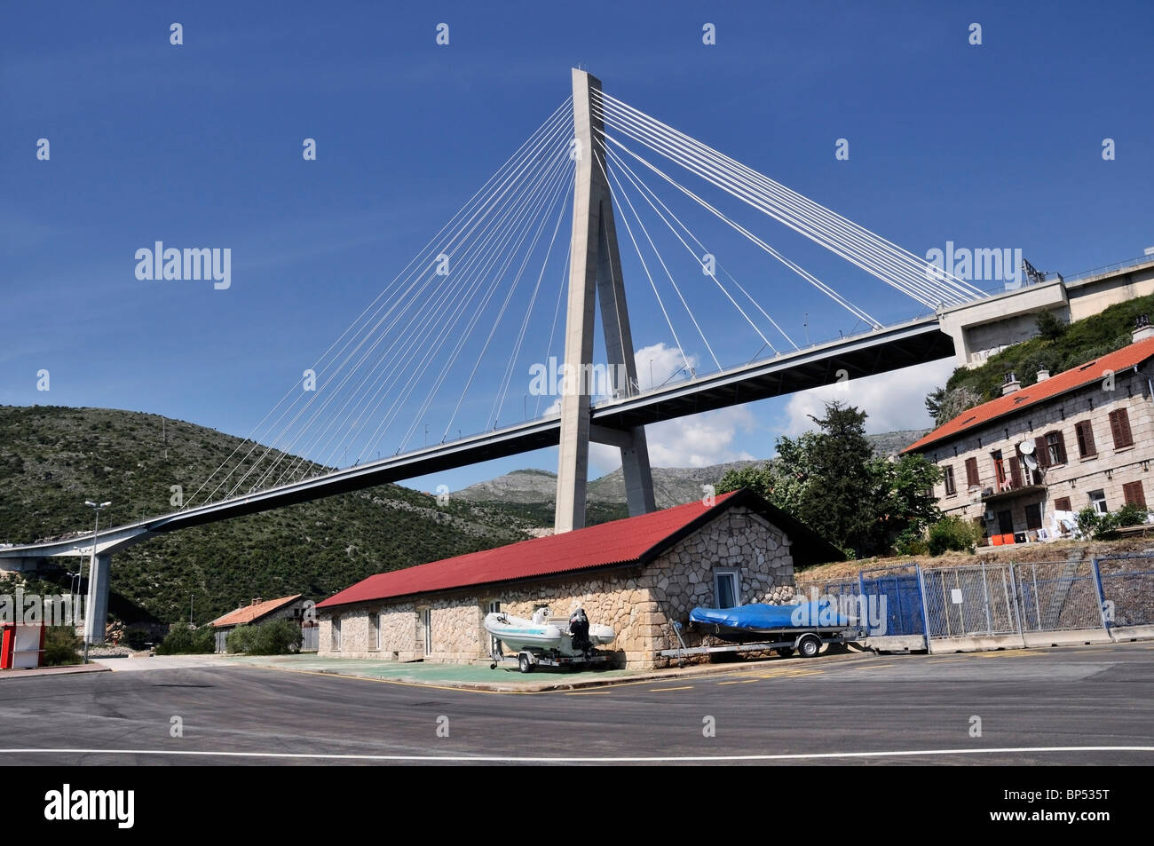 The elegant Franjo Tudman Bridge asymmetric single pylon stay cable ...