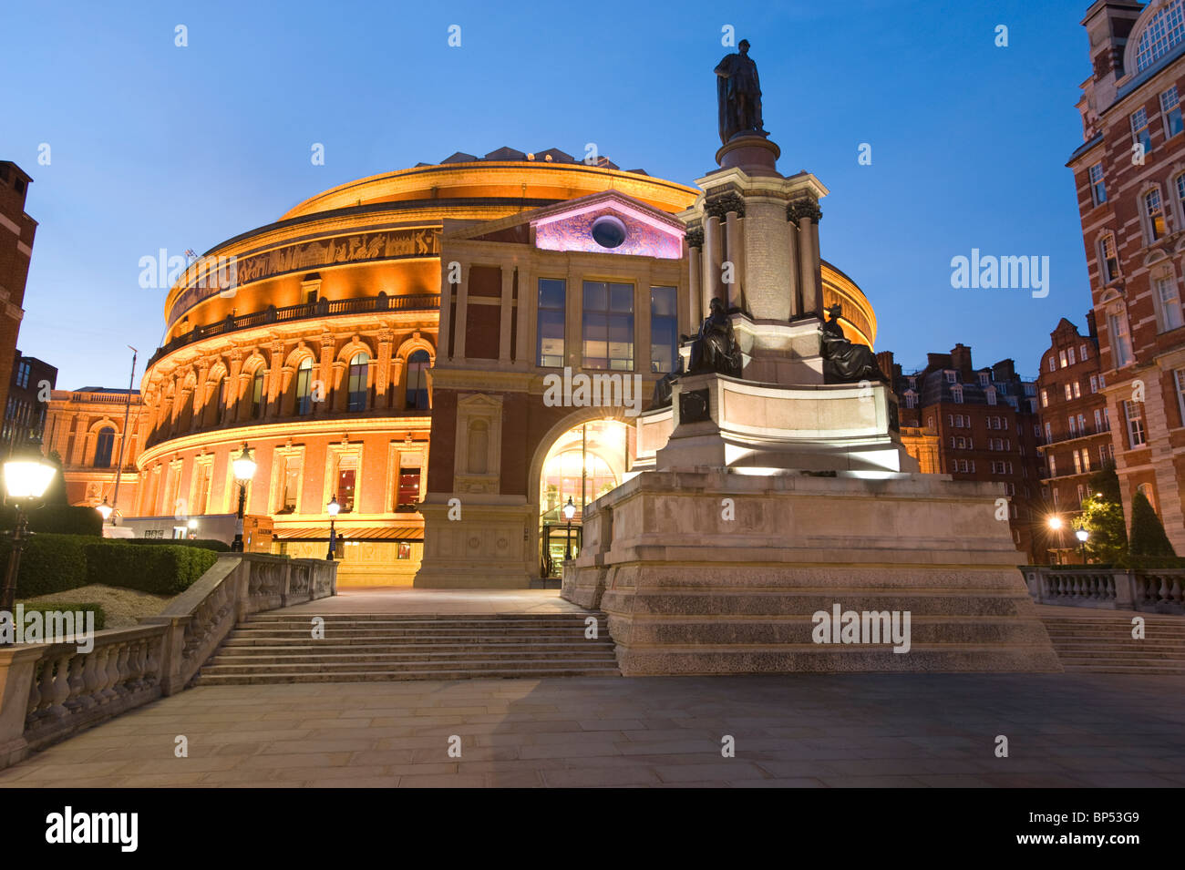The south facade of the Royal Albert Hall illuminated at night ...