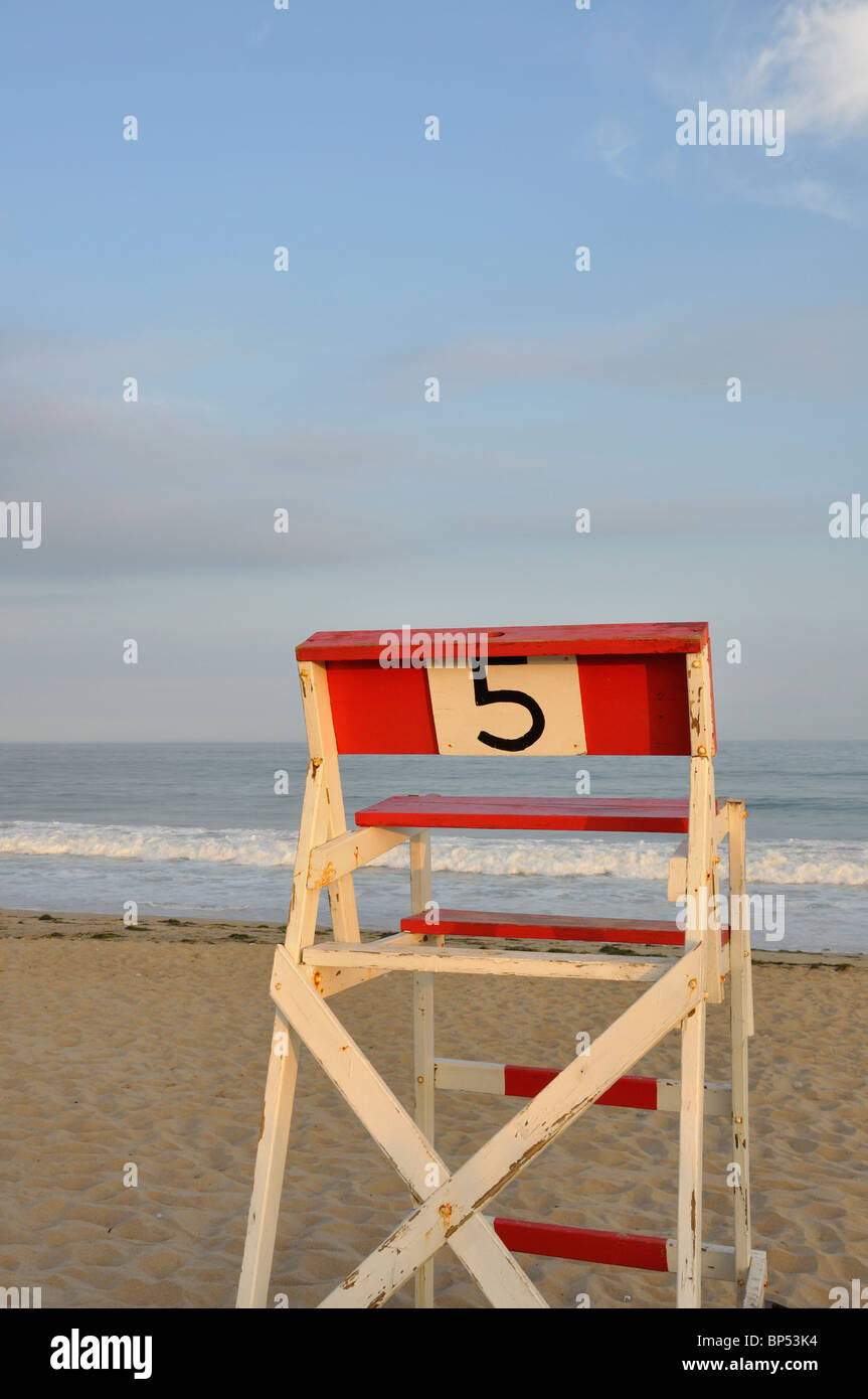 Lifeguards chair hi-res stock photography and images - Alamy