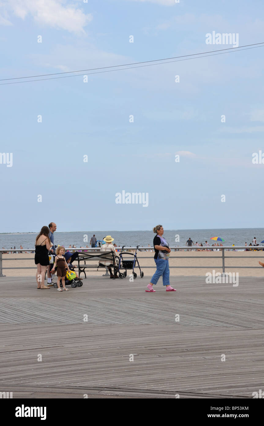 Brighton Beach Boardwalk, Brooklyn, New York City, USA Stock Photo - Alamy