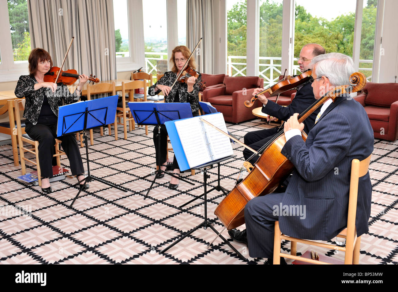 String quartet playing classical music hi-res stock photography and ...