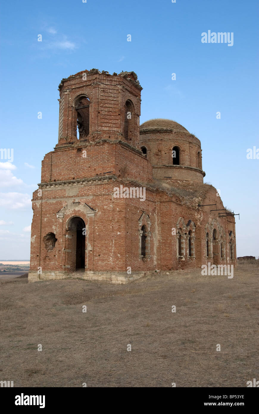 War destroyed church hi-res stock photography and images - Alamy