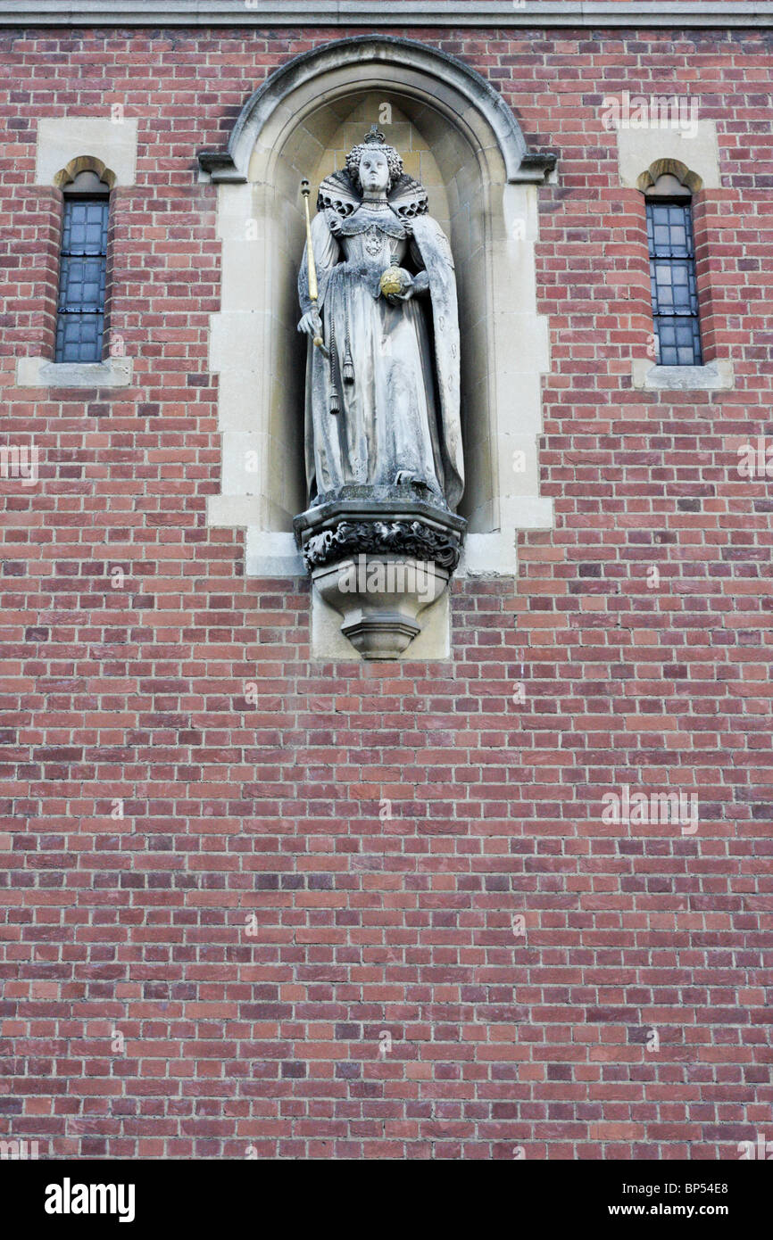 Queen elizabeth i statue hi-res stock photography and images - Alamy