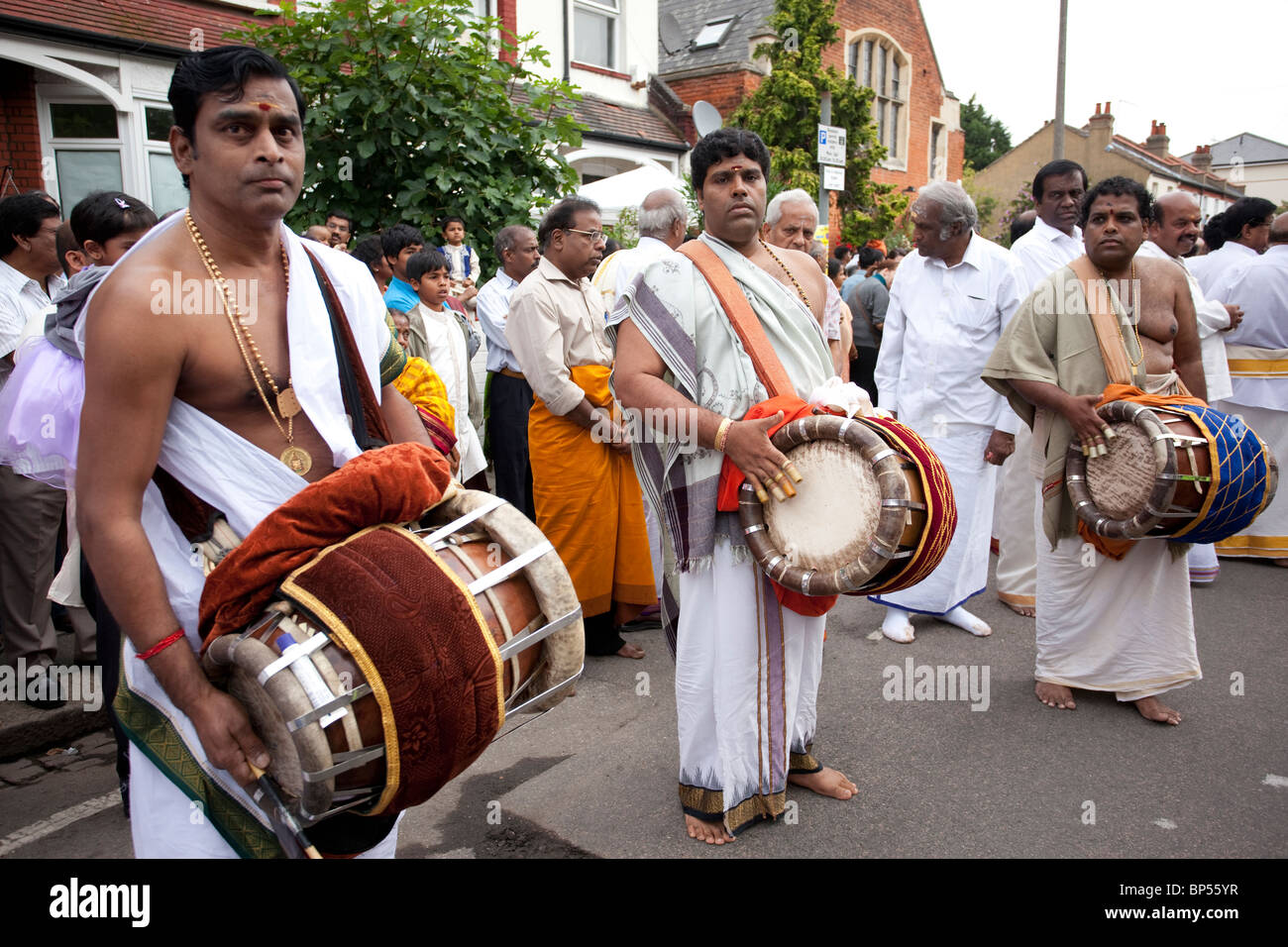 Thousands attend the annual Chariot Festival from the Tamil Hindu Shree ...