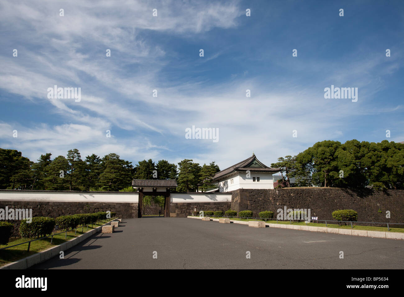 Tokyo japan imperial palace sakurada mon hi-res stock photography and ...