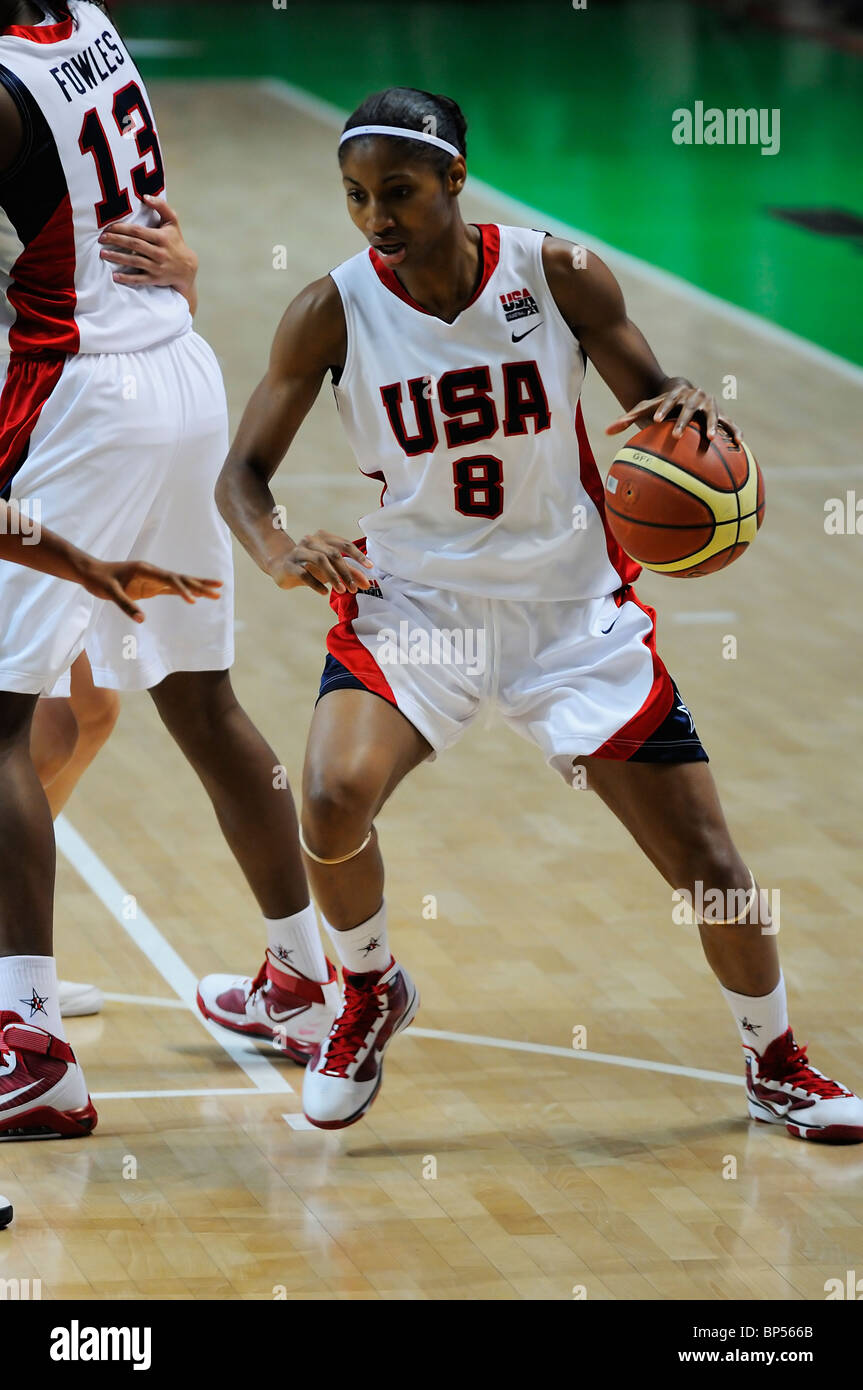 Angel McCoughtry #8 takes the ball Stock Photo - Alamy