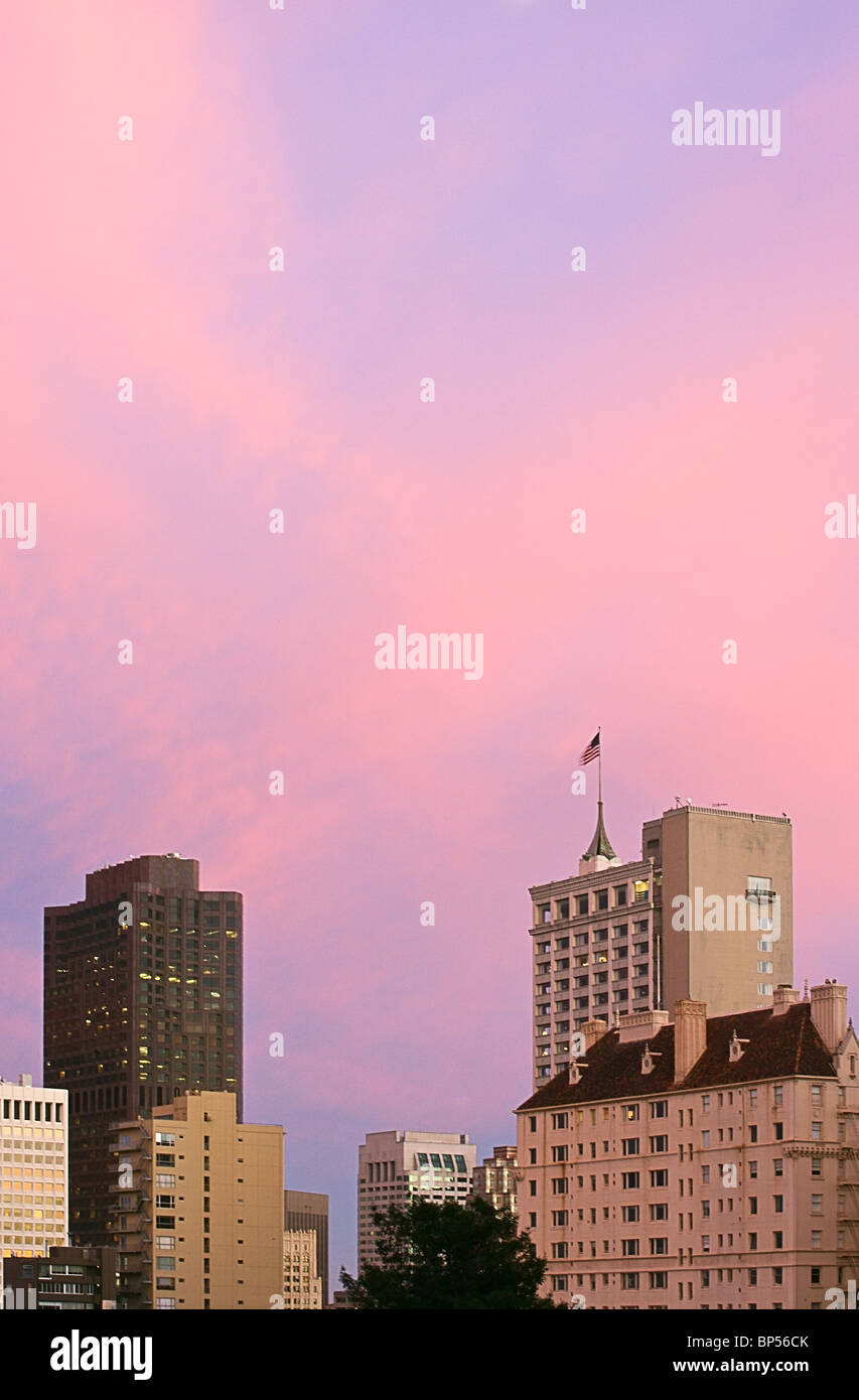 Pyramid building skyscrapers in downtown hi-res stock photography and ...