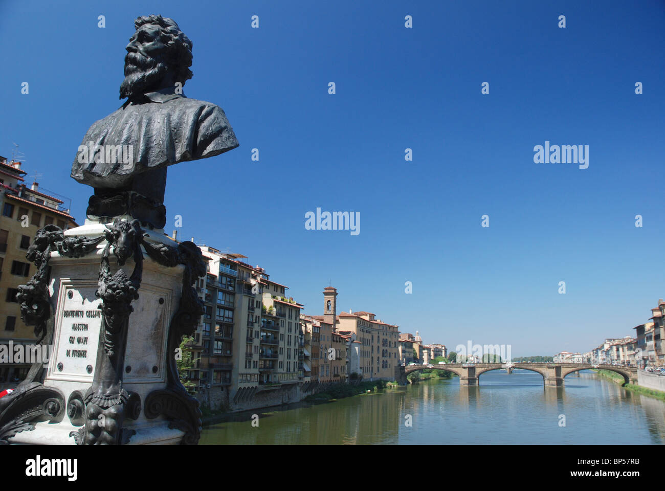 Statue of Benvenuto Cellini on Ponte Vecchio Bridge, Florence, Italy ...