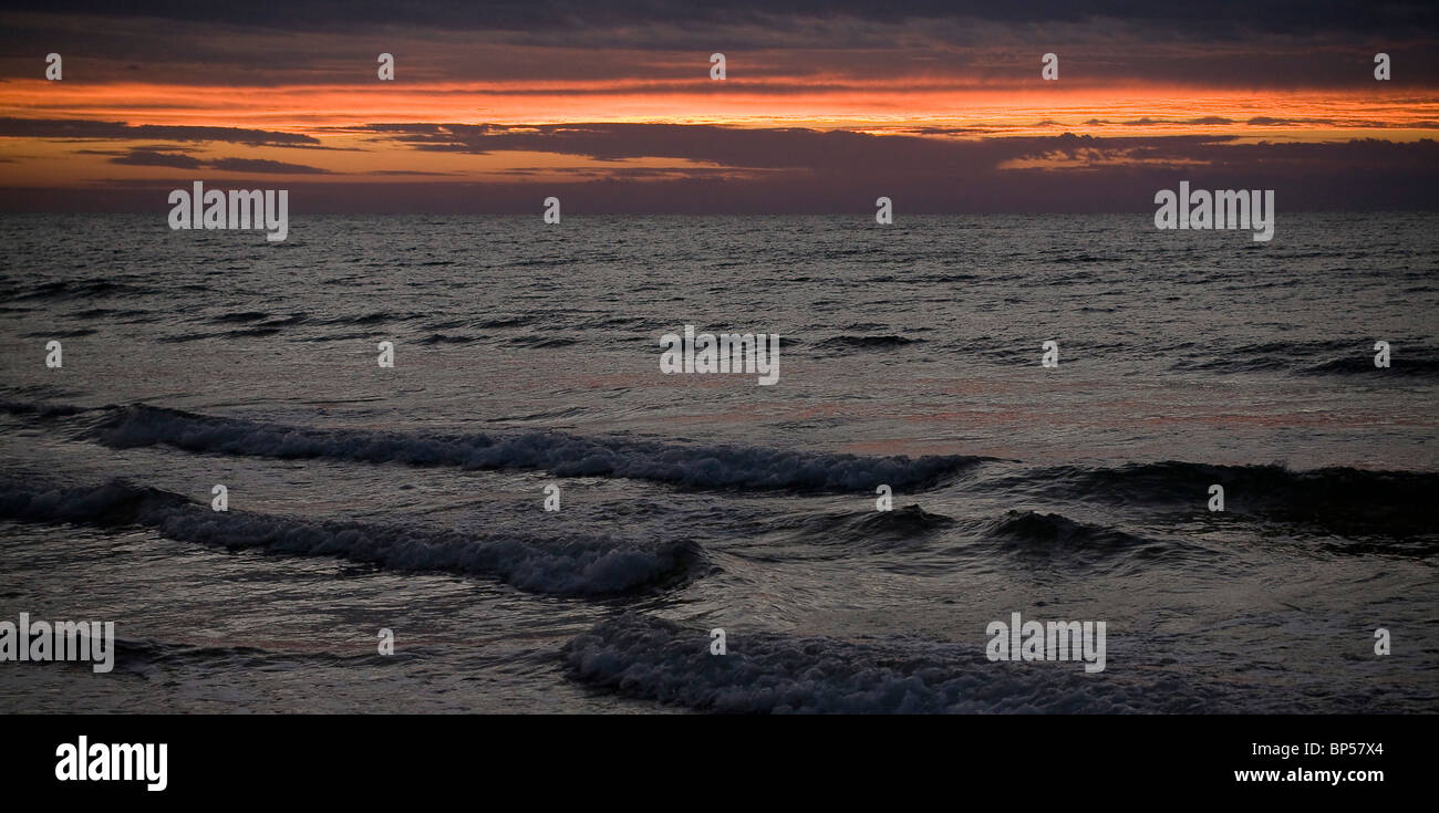 Sunrise at the beach , ocean waves Stock Photo - Alamy