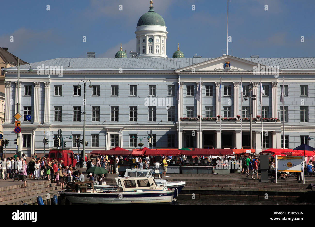 Helsinki market square hi-res stock photography and images - Alamy