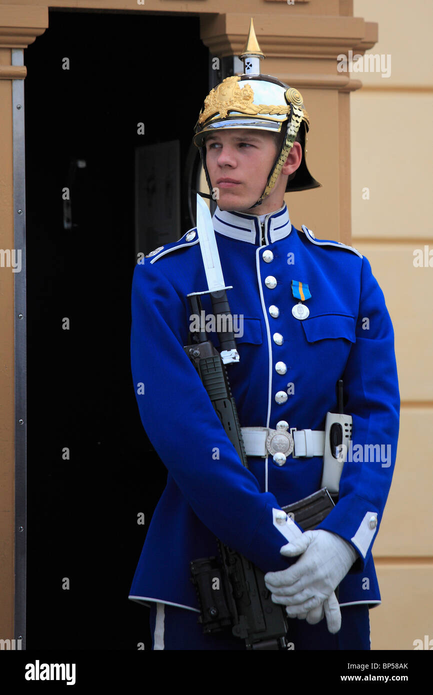 The palace guard hi-res stock photography and images - Alamy