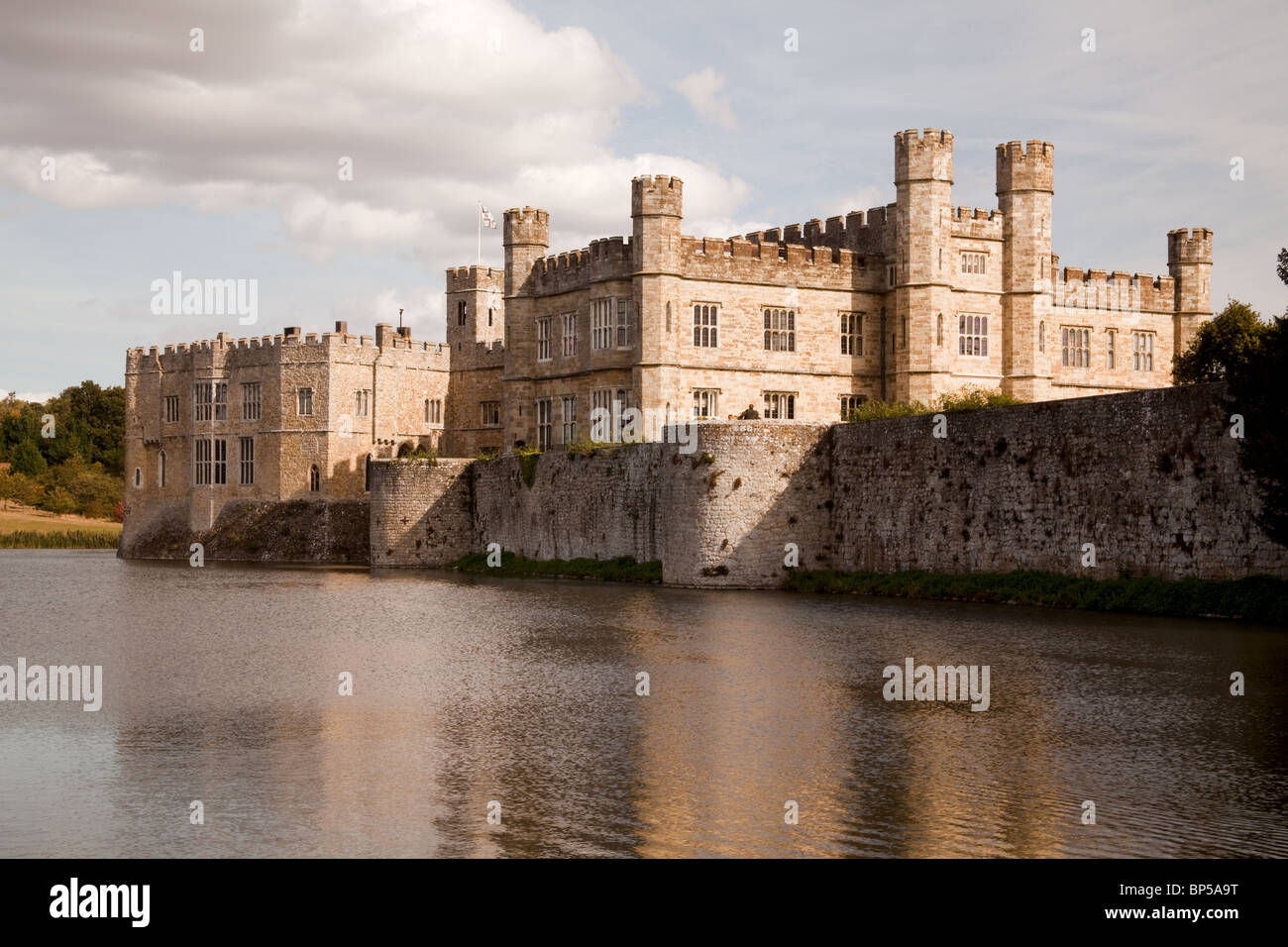 Leeds Castle In Kent England Stock Photos & Leeds Castle In Kent ...