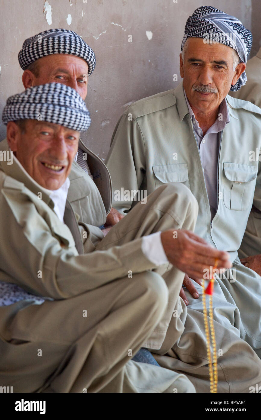 Kurish Iraqi men at a teahouse in Dohuk, Iraq Stock Photo - Alamy