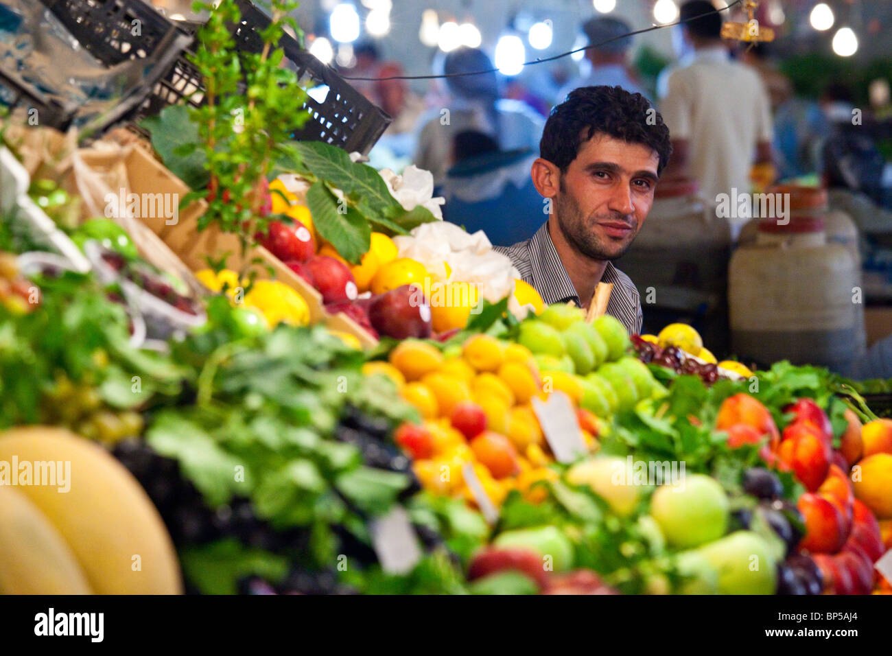 Produce vendor in the bazaar, Dohuk, Kurdistan, Iraq Stock Photo - Alamy