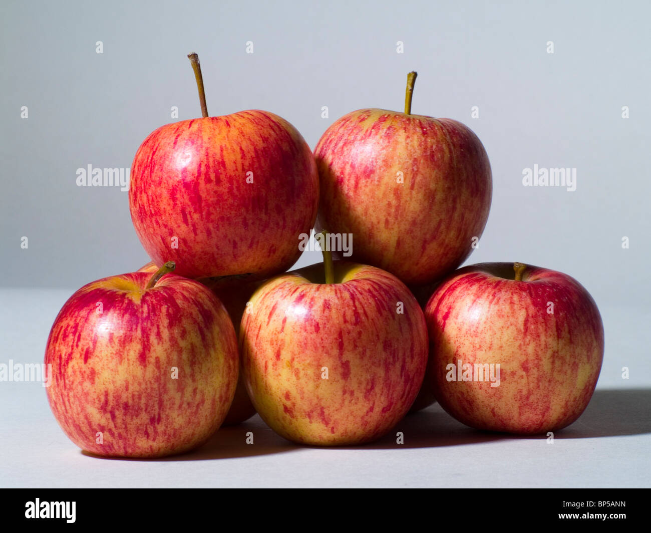 Wall of apples Stock Photo - Alamy