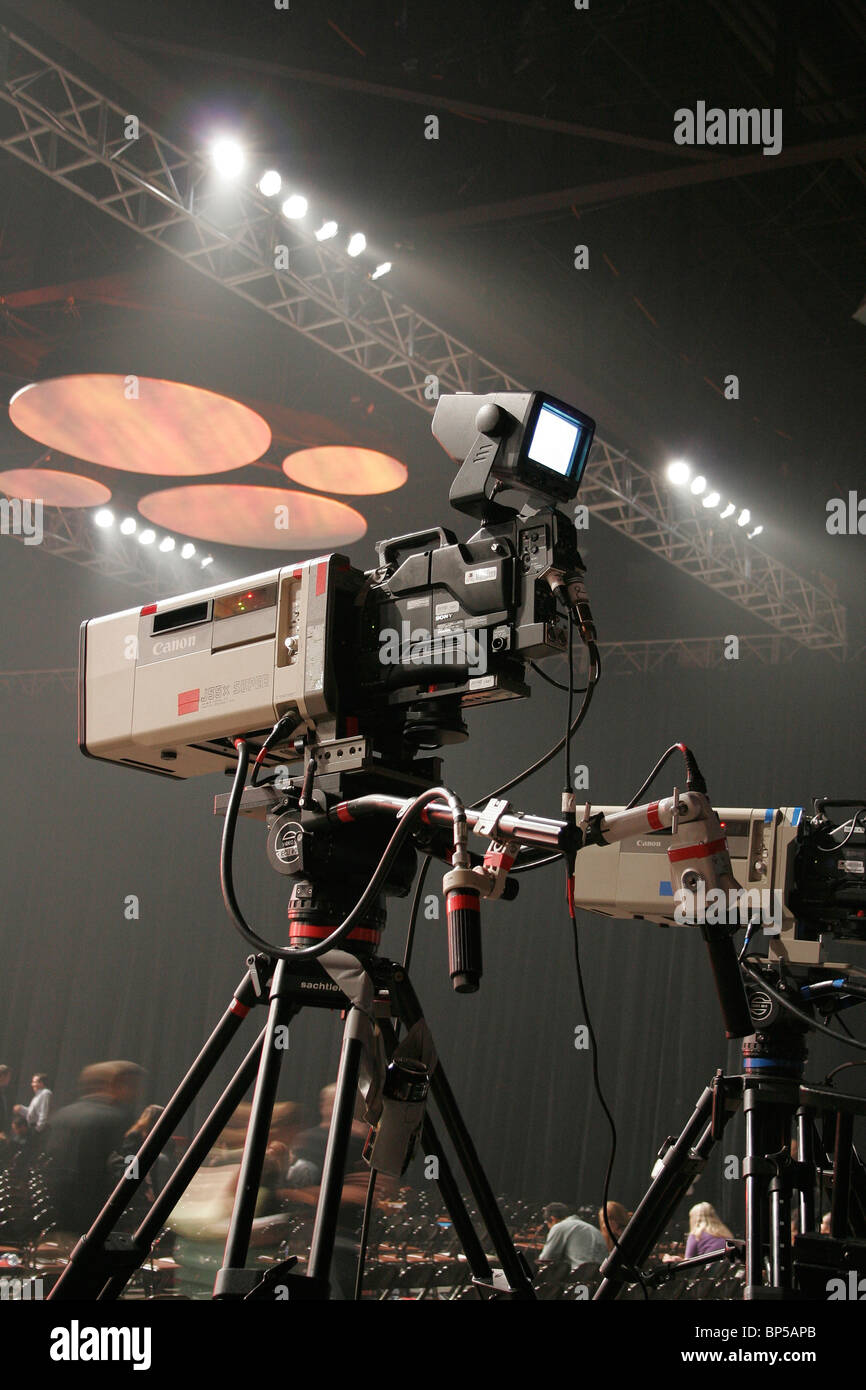 Tv cameras hi-res stock photography and images - Alamy