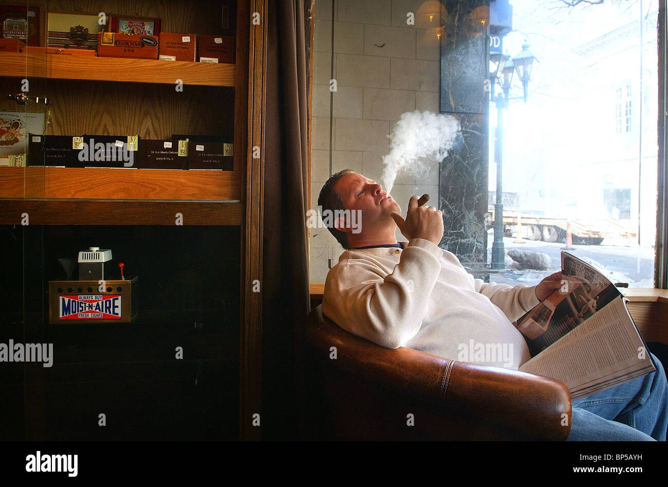 Men smoking cigar hi-res stock photography and images - Alamy
