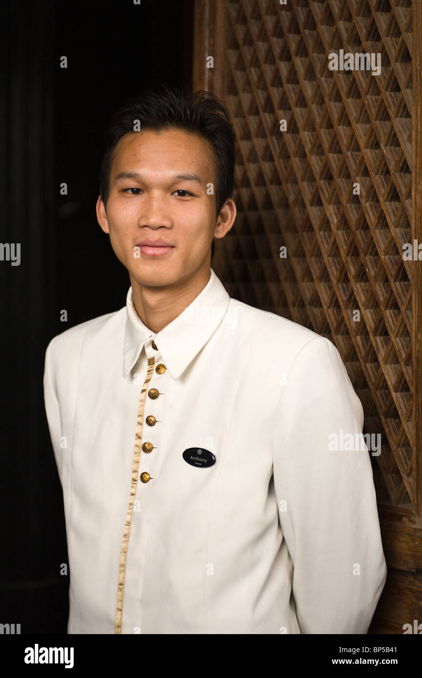 Bell boy hotel hi-res stock photography and images - Alamy