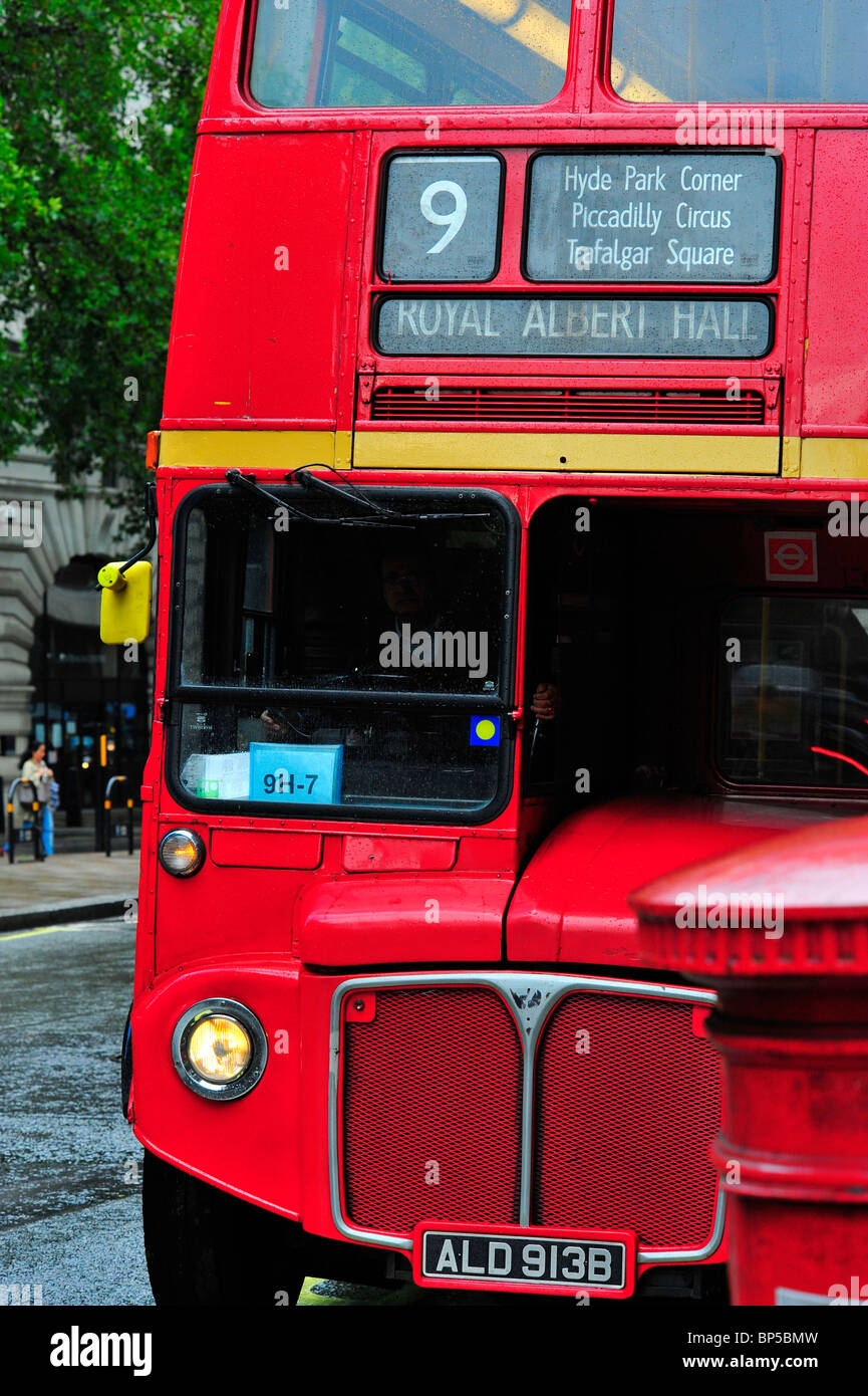 Bus water splash hi-res stock photography and images - Alamy