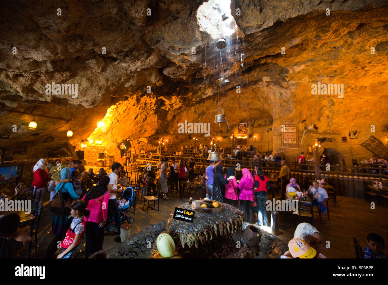 Cave restaurant hi-res stock photography and images - Alamy