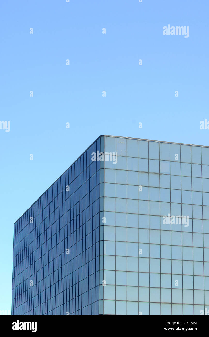 Reflective office building located hi-res stock photography and images ...